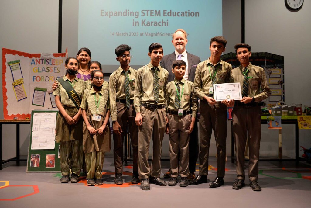 Stem education Karachi | MagnifiScience
